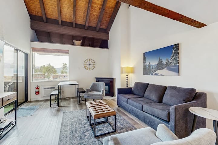 Lakeland Village 2br With Loft, Pools & Beach - South Lake Tahoe, CA