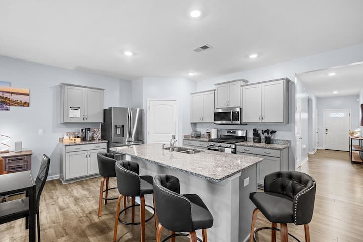 Memphis-inspired 4br Home W/fireplace + Fast Wi-fi - Southaven, MS