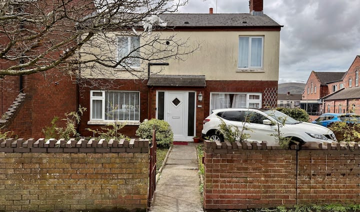 Spacious 3-bedroom Home With Private Parking - Belfast