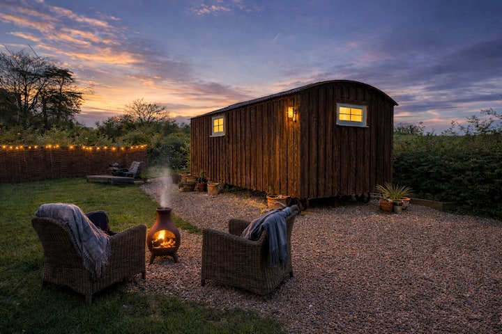 Luxury Shepherd’s Hut | Hot Tub | Dark Sky Retreat - Melton Mowbray