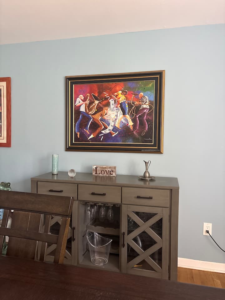 The Manse On The Hill 2-story Retreat + Parking - Lincoln Park, NJ