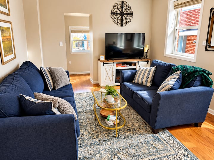 Steps From Downtown Restaurants 2br Vibrant Apt - Frederick, MD