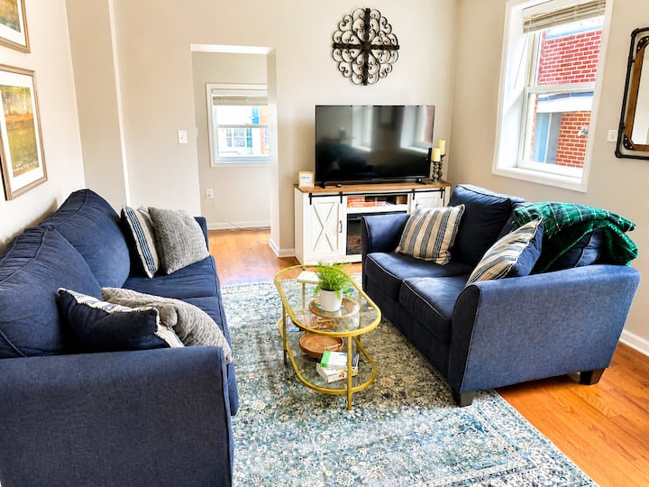 Steps From Downtown Restaurants 2br Vibrant Apt - Frederick, MD