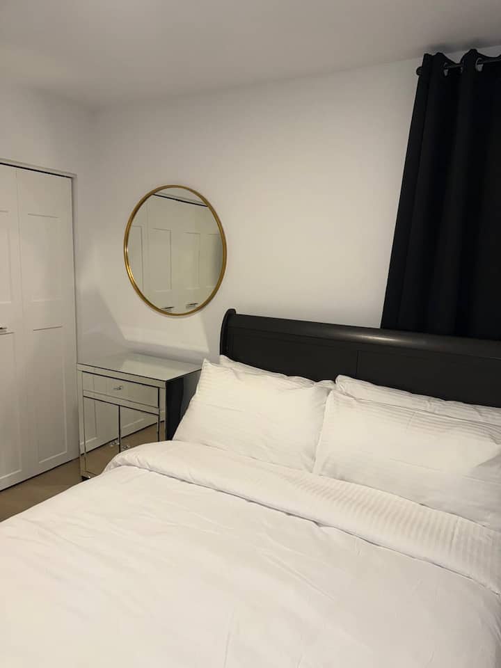 Lux Living - 2-bedroom Heart Of Downtown Barrie - Barrie