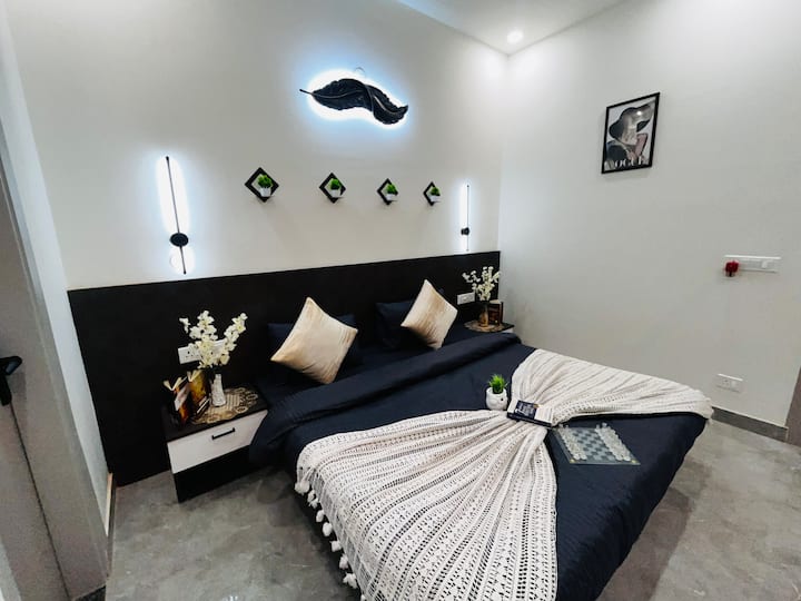 2 Bedroom Apartment With Balcony Near 32nd Avenue - グルガーオン