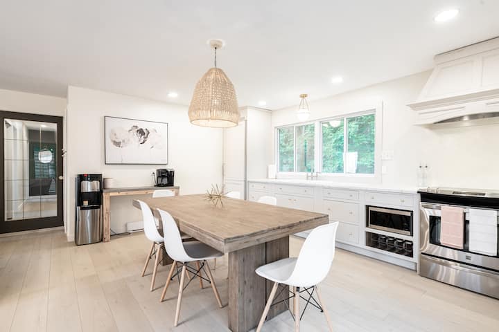 Lily's Landing | Cozy Retreat With Modern Comforts - Prince Edward