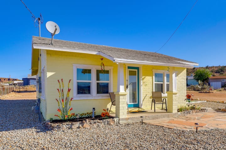 Route 66 Roadtripper Retreat W/ Private Backyard - Kingman, AZ