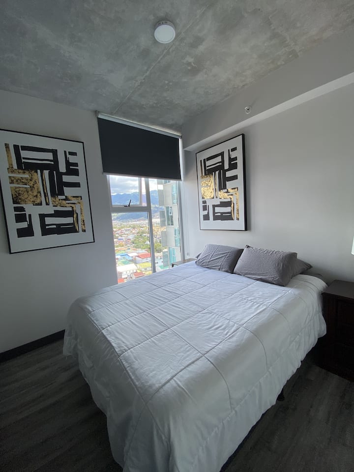 City & Mountain Views · Secrt Sabana | Parking - San José