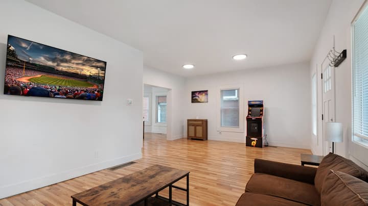 New! Four-bed Home Close To The Falls - Niagara Falls, NY