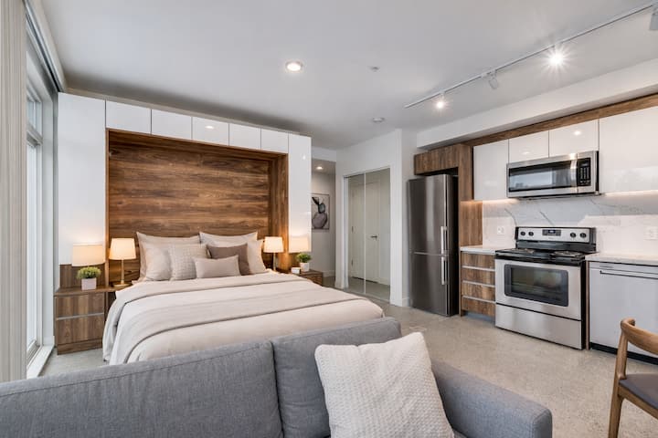Urban Studio W/ Balcony In Downtown Vancouver - Vancouver