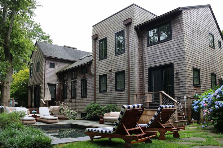 Gorgeous .5 Acre 7 Bedroom Estate W/ Guest House - Newport, RI