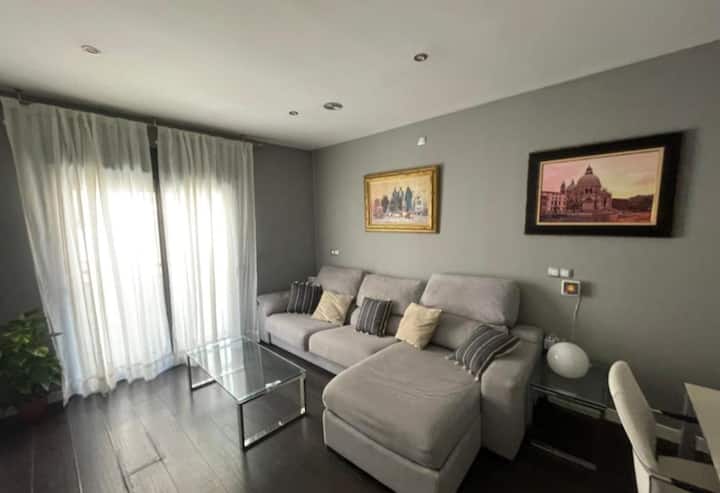Moderno Apartamento Céntrico Con Plaza De Garaje - Almería