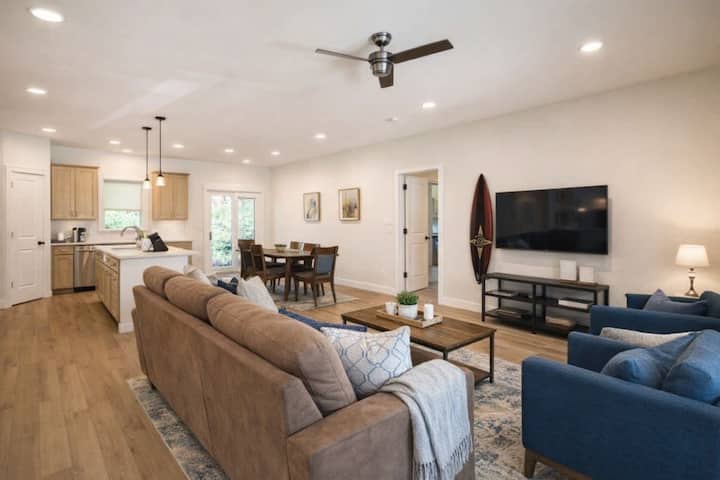 Back 40 In Backyard | 9 Beds | Hot Tub+ Evcharger - Bella Vista, AR