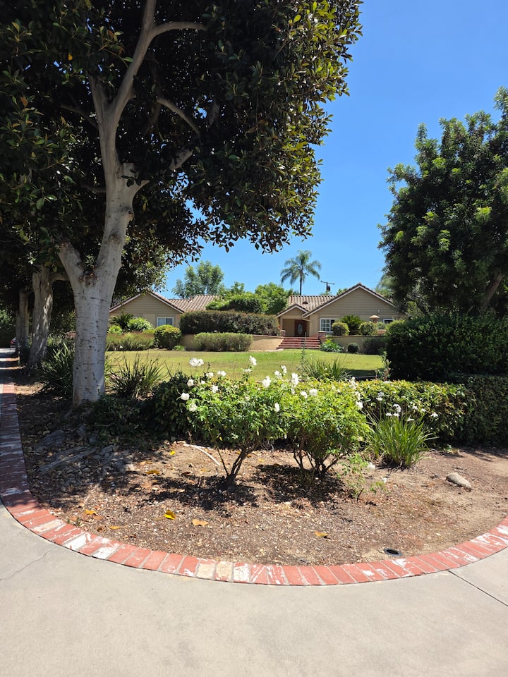 綠野仙蹤客棧 - West Covina, CA