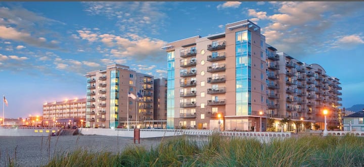 Seaside 1br Condo W/ Pool, Hot Tub & Beach Access - Seaside, OR