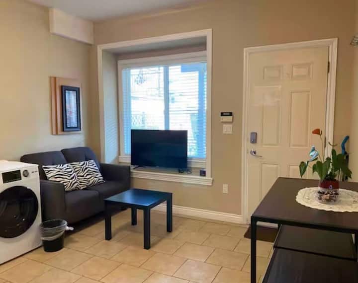1br Suite 15 Min To Downtown /Quiet/free Parking - Burnaby