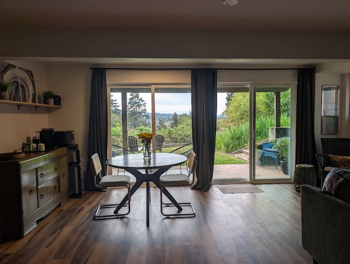 Skyview Studio Breathtaking Views! - Eugene, OR