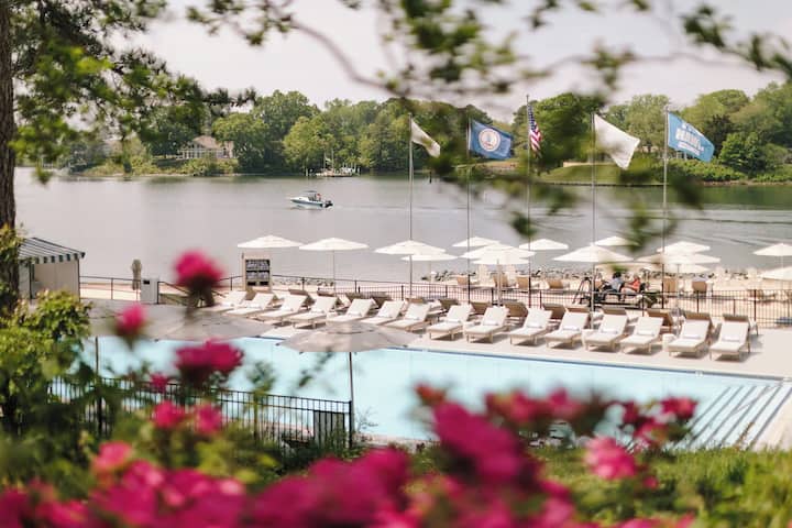 2 Scenic Suites W/ Free Parking & Seasonal Pool - Kilmarnock, VA