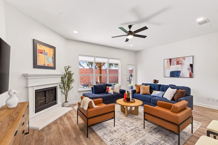 Modern Getaway Near Frisco The Star | Sleeps 10 - Frisco, TX