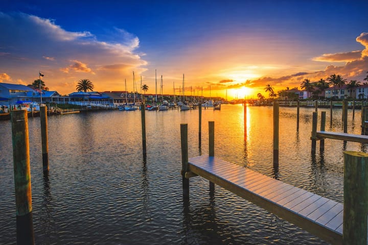 Luxury Marina View Condo | Pool, Golf, Dining - Burnt Store Marina