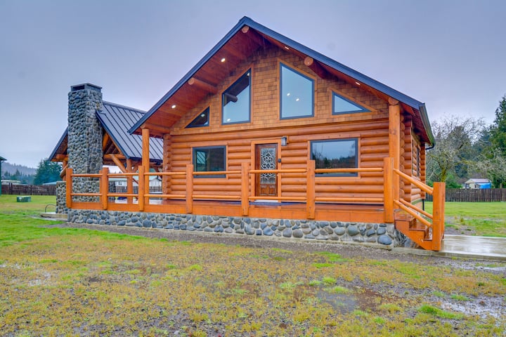 Pavilion W/ Hot Tub! ‘Trybett Cabin 2’ In Forks - Forks, WA