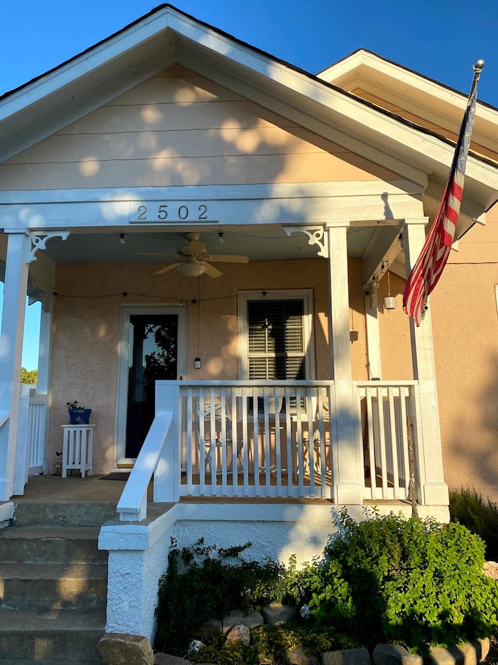 The Hubbard House - Lake Higgins