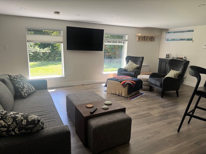 Private 1br Lynn Valley Patio*fire Pit* Bbq*fromme - North Vancouver