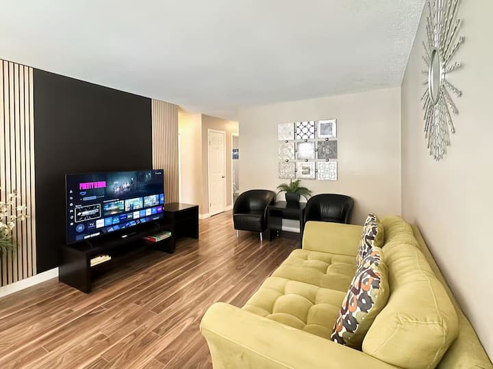 98# Spacious 3br 1ba Main Floor Suite - Saskatoon