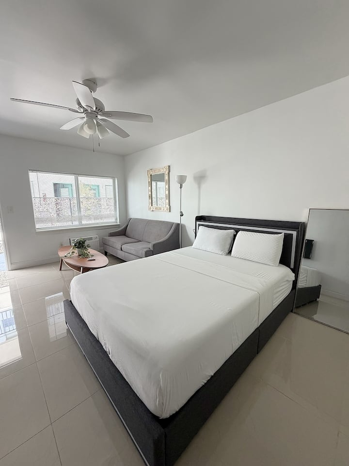 Tropical Oasis #5 / Free Parking - Miami Beach, FL