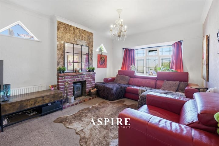 Modern Cosy Home + Free Parking Driveway + Garden - Maldon