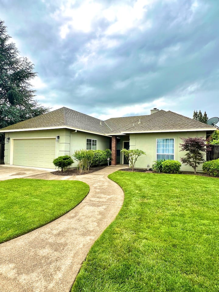 Vineyard Getaway 3br Home - 로디