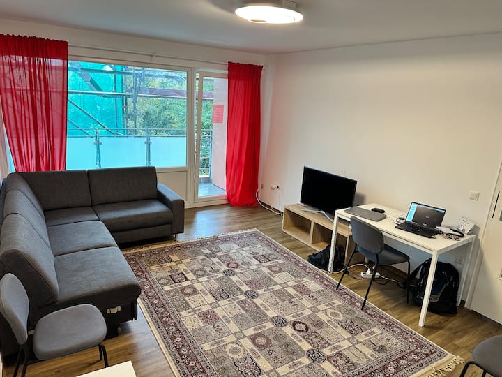 Stylish Large Room With Private Balcony Access - Düsseldorf