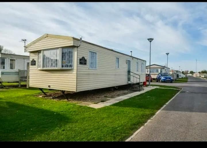 3 Bed Sleeps 8 - Skegness
