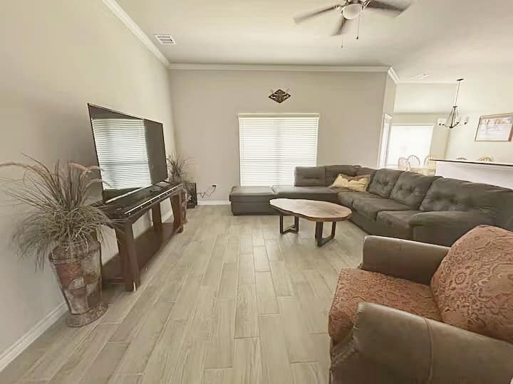 Spacious Family Retreat Near Baylor Scott & White - Temple, TX