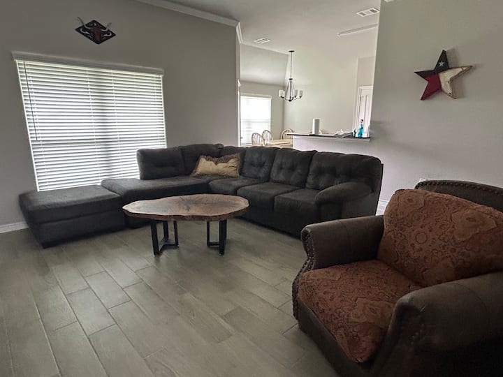 Texas Modern Retreat | Sleeps 8+ - Temple, TX