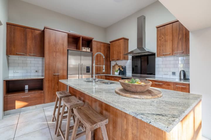 Beautiful Villa Near Cbd With Pool - Christchurch