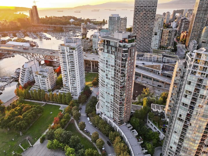 Exquisite 1br Suite | Work-ready & Prime Location - Vancouver