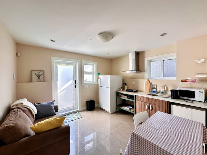 Cozy Garden Suite Retreat - Vancouver
