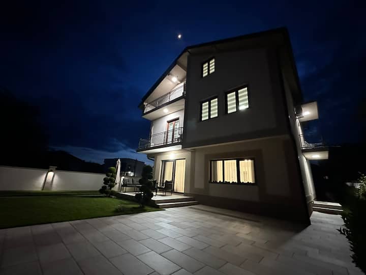 Bright Spacious Home For 9 • 5 Min To Center - Ohrid