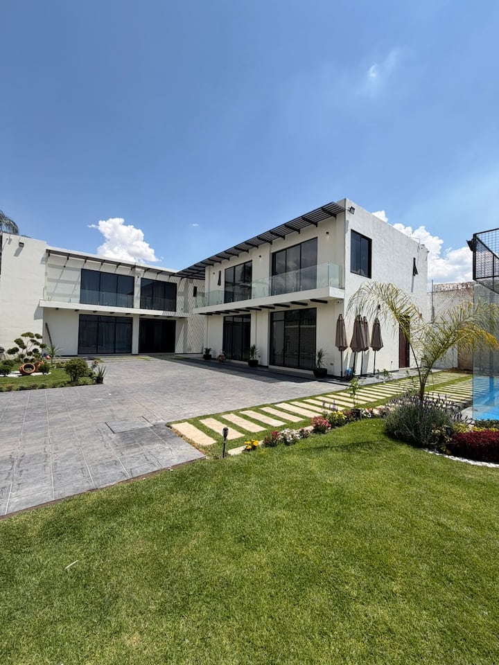 Casa En Atlixco Con Alberca Y Pádel Y A. Sociales - Atlixco