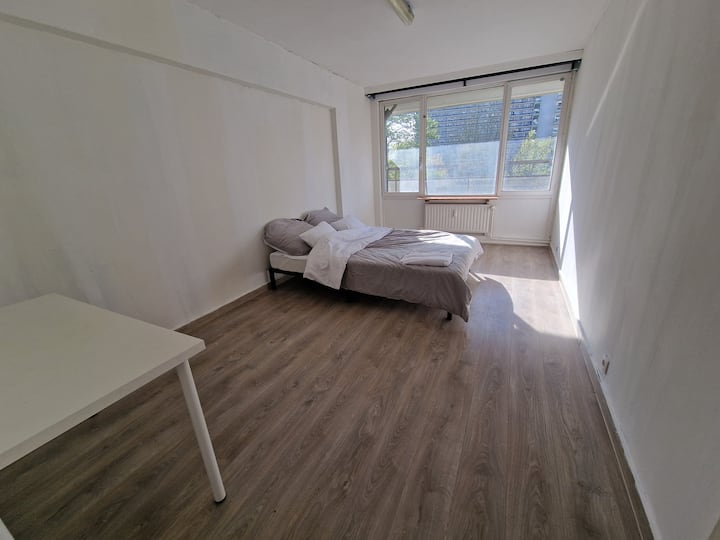 Quiet Room Near Uz Brussel & Tram 9 - Bruxelles