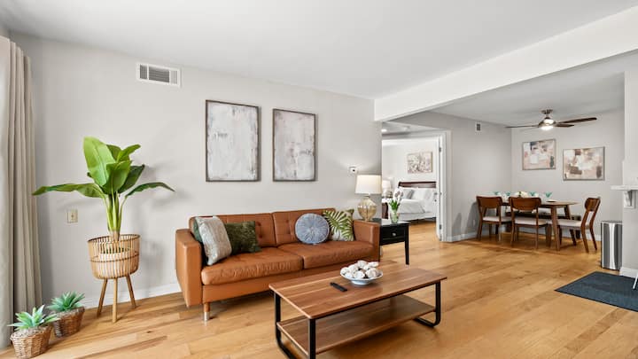 Designer Home Next To The State Park | 2br 2ba Th - Pomona, CA