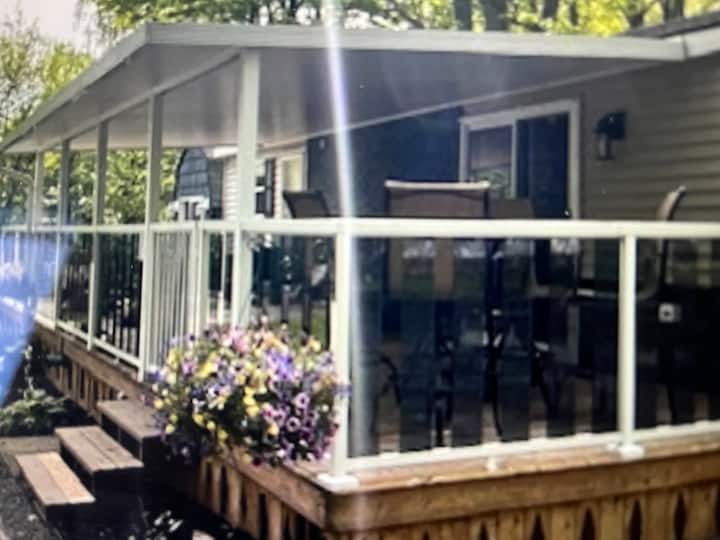 Cozy Camper - Kingston