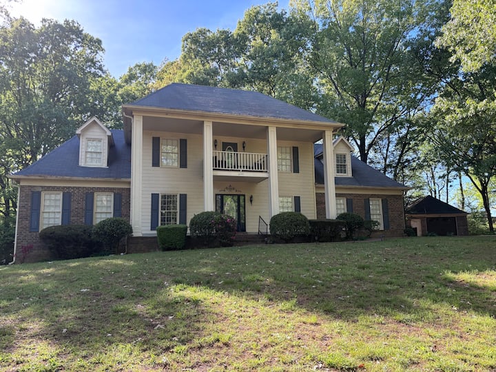 Spacious Quiet Cove Retreat - Southaven, MS