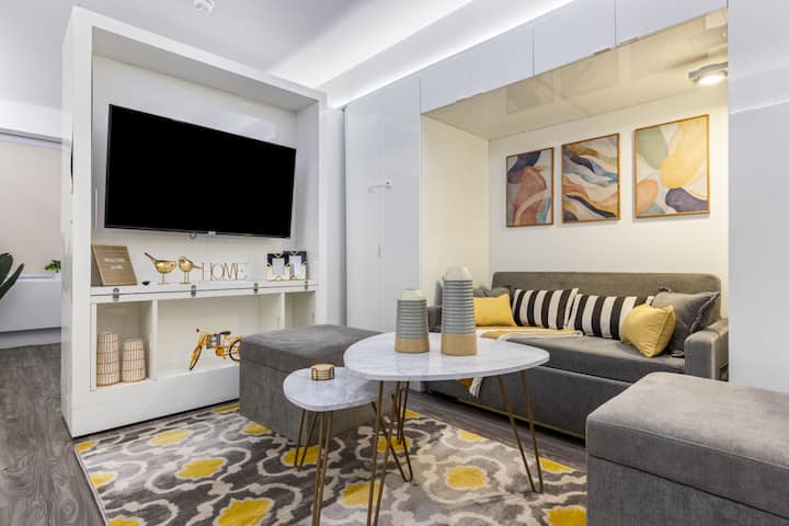 Sleeps 3 | Case Western + Uni Circle + Parking - Cleveland Heights, OH