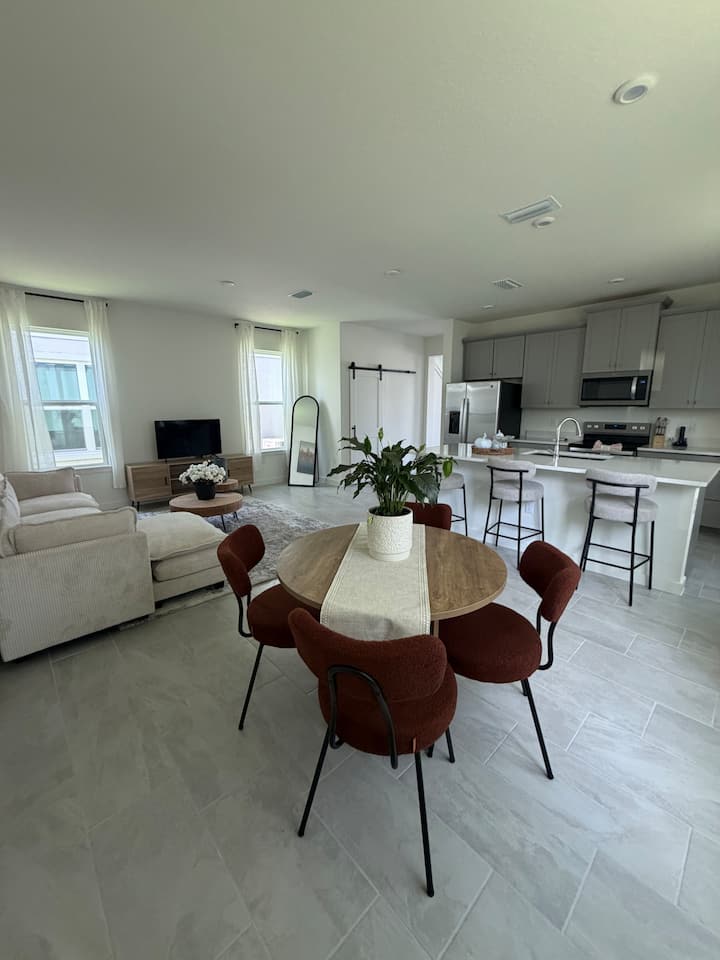 Home In St Cloud! Modern 3br Retreat Near Orlando - St. Cloud, FL
