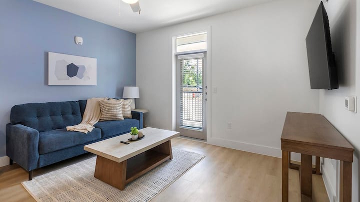 Landing | Chic 1bd, Gym - Denton, TX