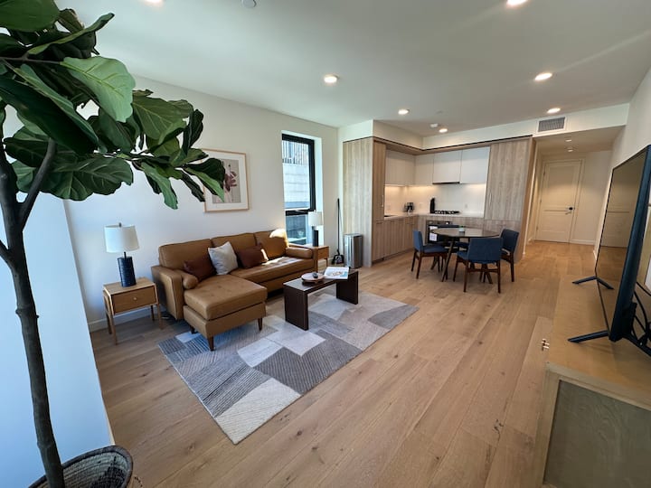 Charming Stay Across From Ghirardelli Square - San Francisco, CA