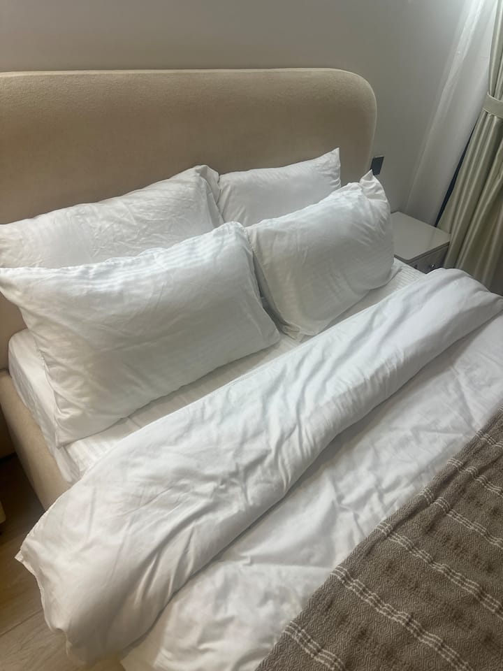 Studio Apt - Hollywood, CA