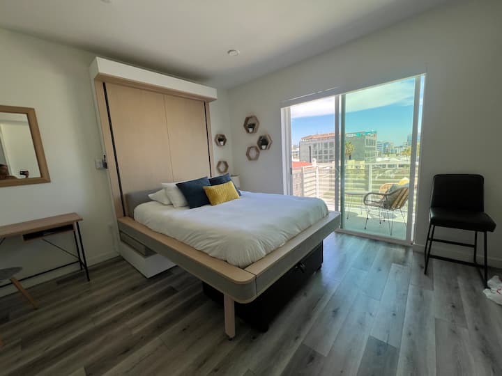 Central Walk Of Fame Studio |Free Parking |Balcony - Hollywood, CA